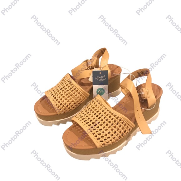 Universal Thread | Shoes | Universal Thread Memory Foam Sandals Womens ...